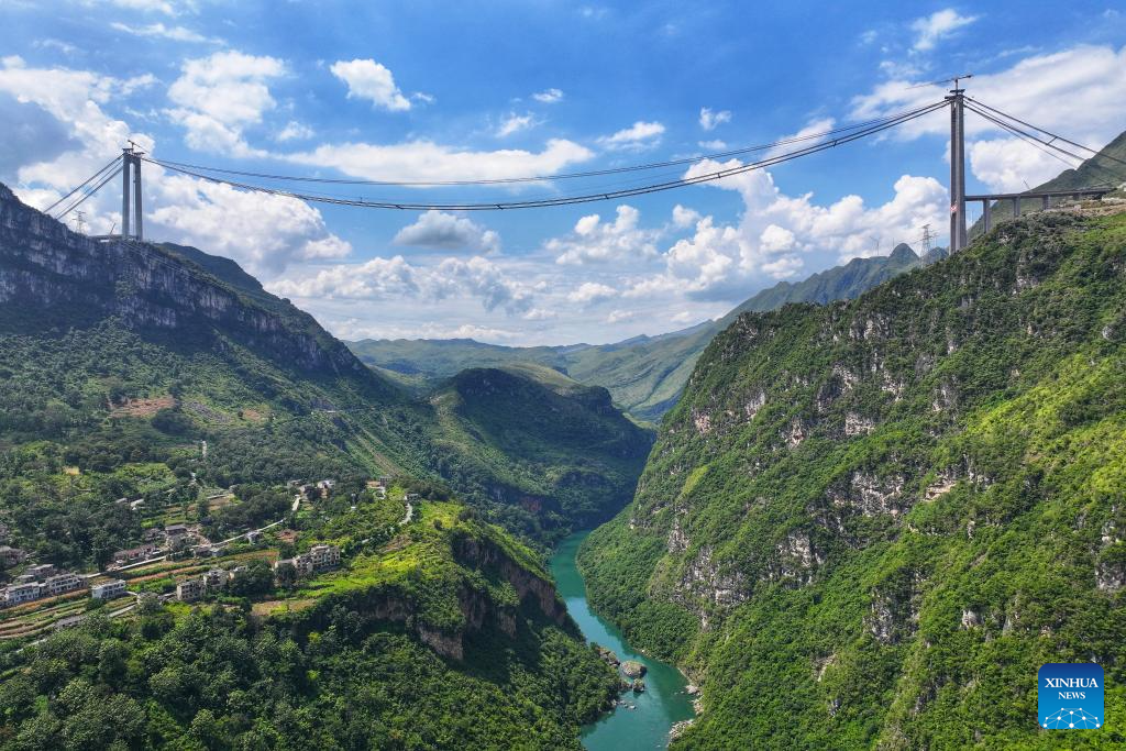 Huajiang grand canyon bridge under construction in Guizhou-Xinhua