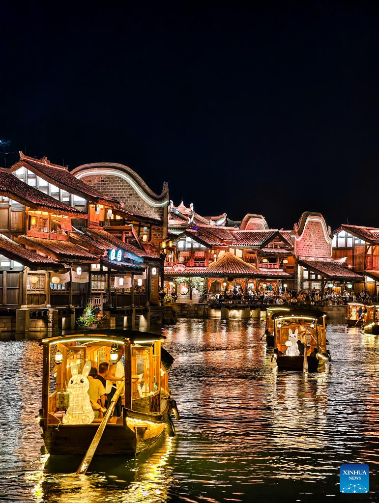 China sees travel surge during Mid-Autumn Festival holiday-Xinhua