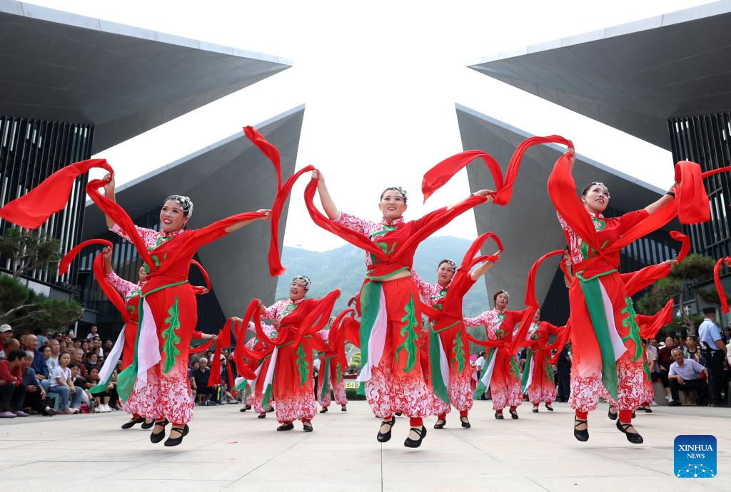 China sees travel surge during Mid-Autumn Festival holiday-Xinhua