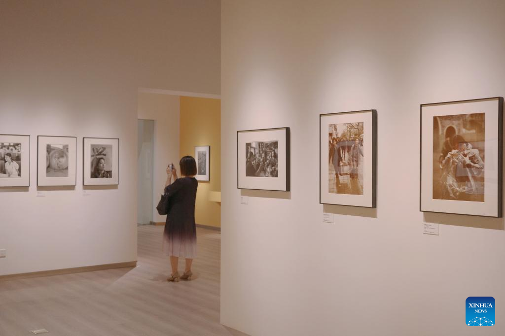 Works of French photographer Marc Riboud on display in central China-Xinhua