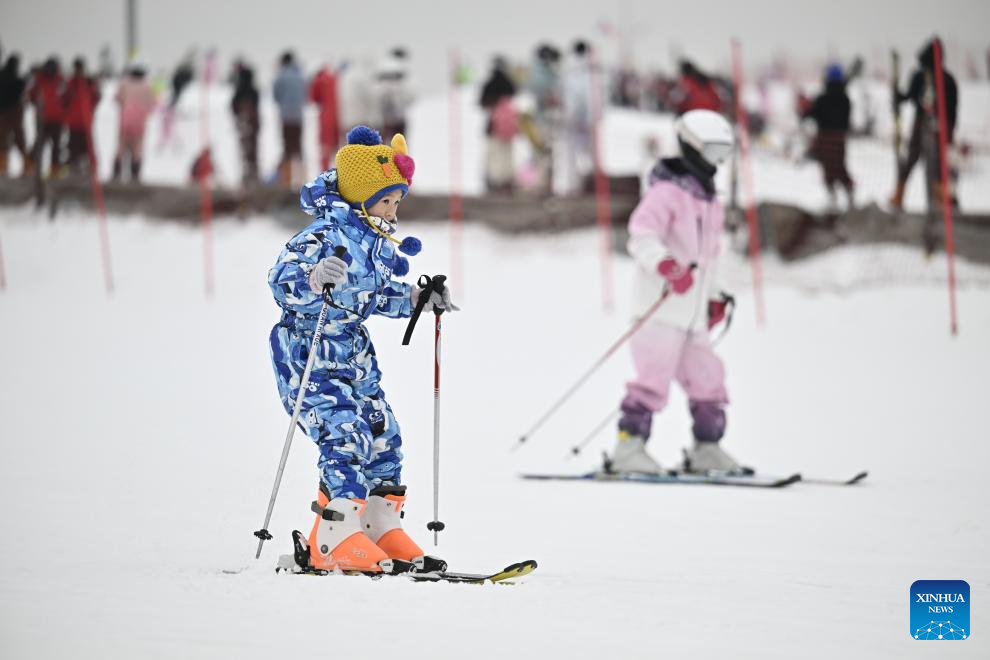 Tourists ski at Yuehai Ski Resort in Yinchuan, China's Ningxia-Xinhua