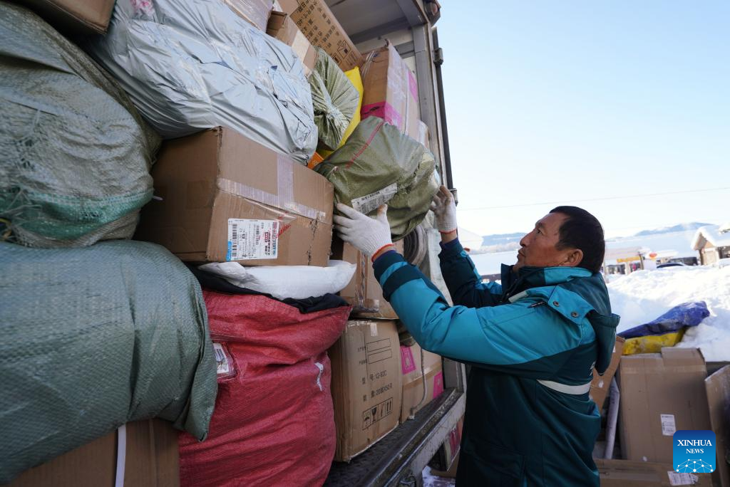 Pic story of rural postman in Altay, China's Xinjiang-Xinhua