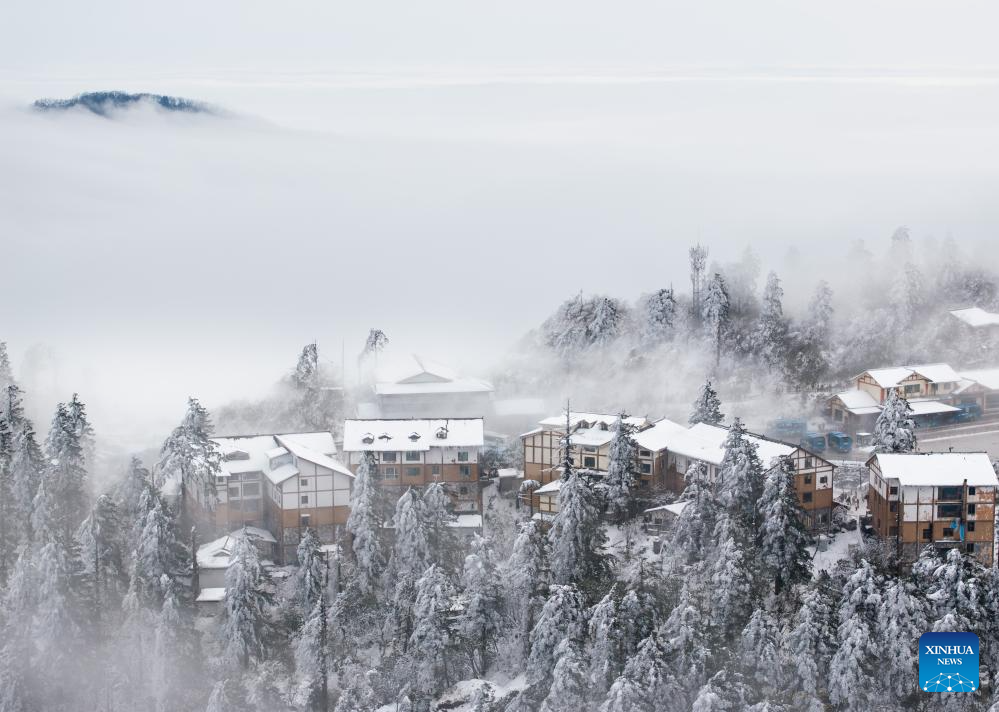 Sichuan attracts numerous tourists, snow sports enthusiasts each snow ...