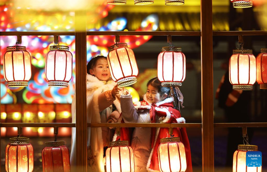 People enjoy various activities across China during Spring Festival-Xinhua