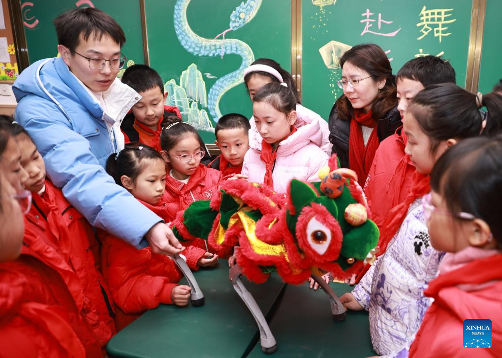 Students embrace new semester with diverse "first lesson" across China ...