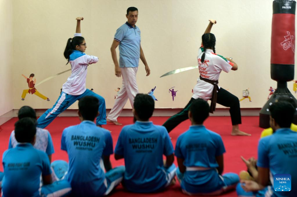Feature: Wushu woos Bangladeshi school girls-Xinhua