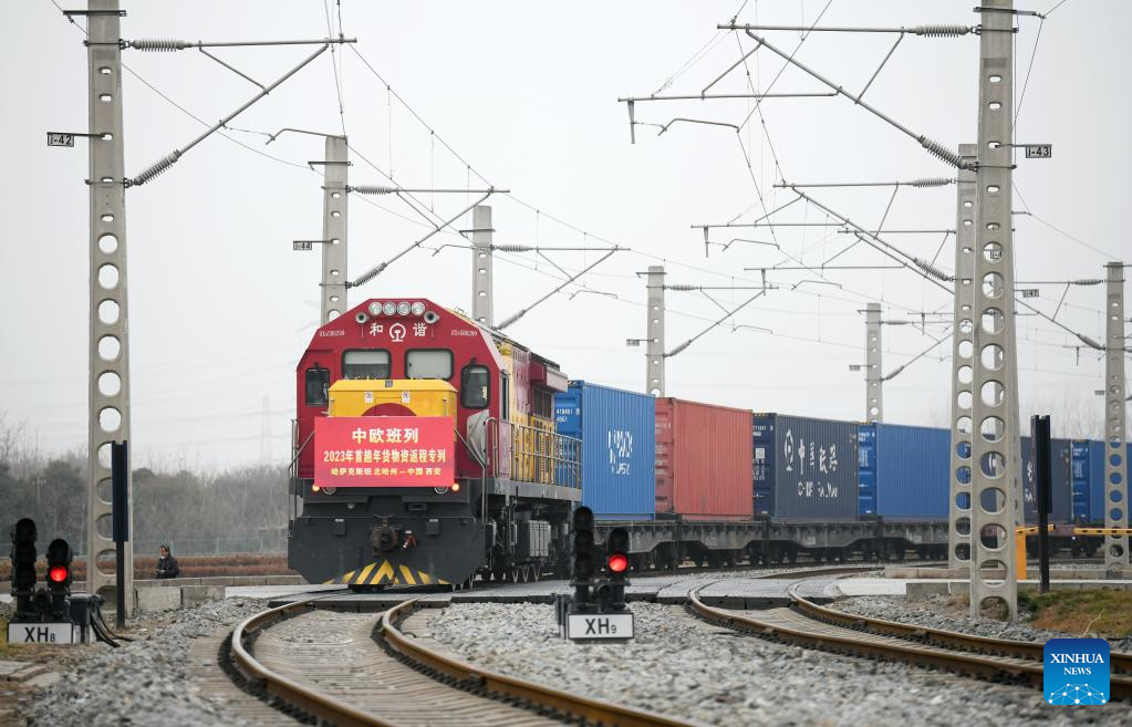 China-Europe freight train loaded with flour arrives in Xi'an, China's ...