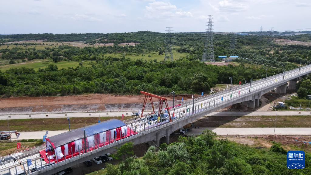 Construction of ballastless track slabs completed for Jakarta-Bandung ...