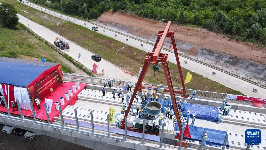 Construction of ballastless track slabs completed for Jakarta-Bandung ...