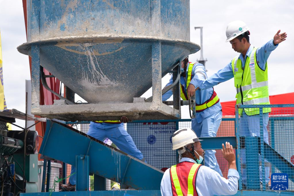 Construction of ballastless track slabs completed for Jakarta-Bandung ...