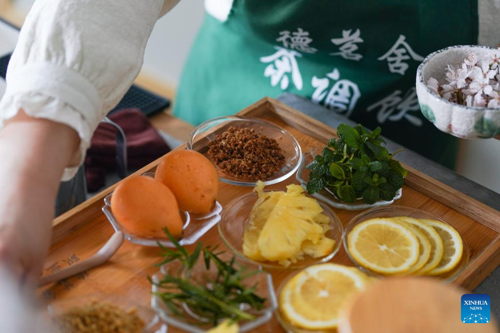 Innovative tea-making skills, ways of drinking tea grow popular in east ...