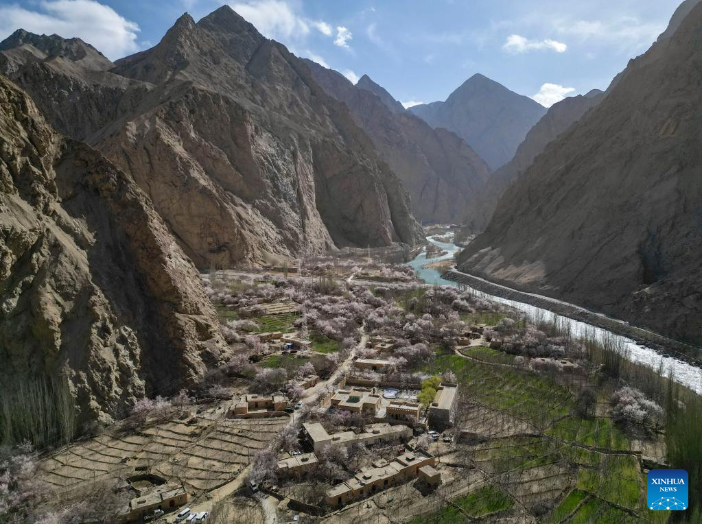 Township in Xinjiang develops rural tourism to increase local incomes ...