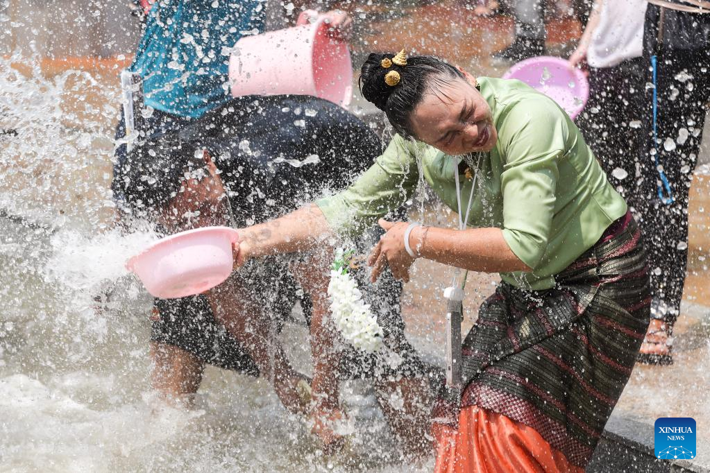 Dai people in China's Yunnan splash water to embrace their new year-Xinhua