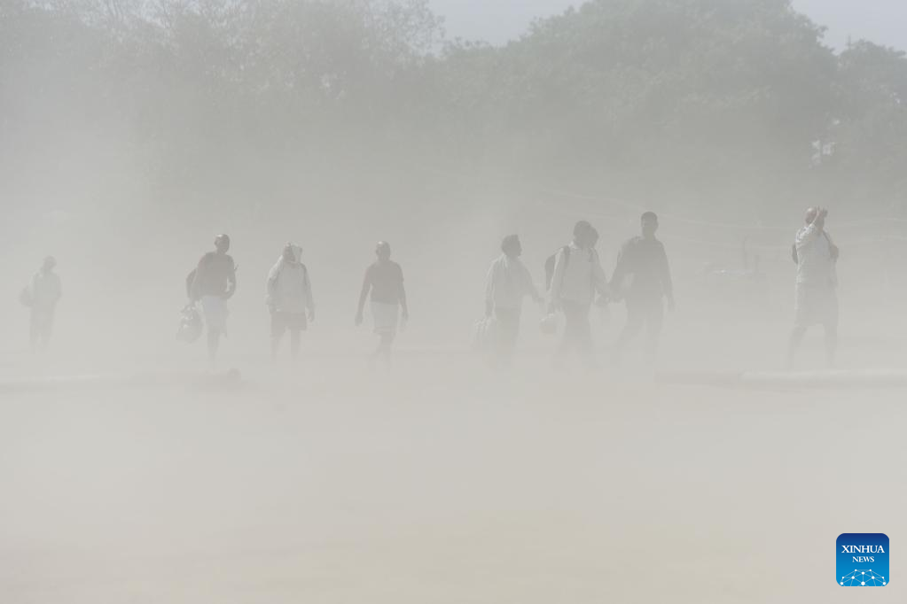 Dust storm hits Uttar Pradesh, northern India-Xinhua