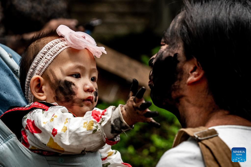 China witnesses travel boom during May Day holiday-Xinhua