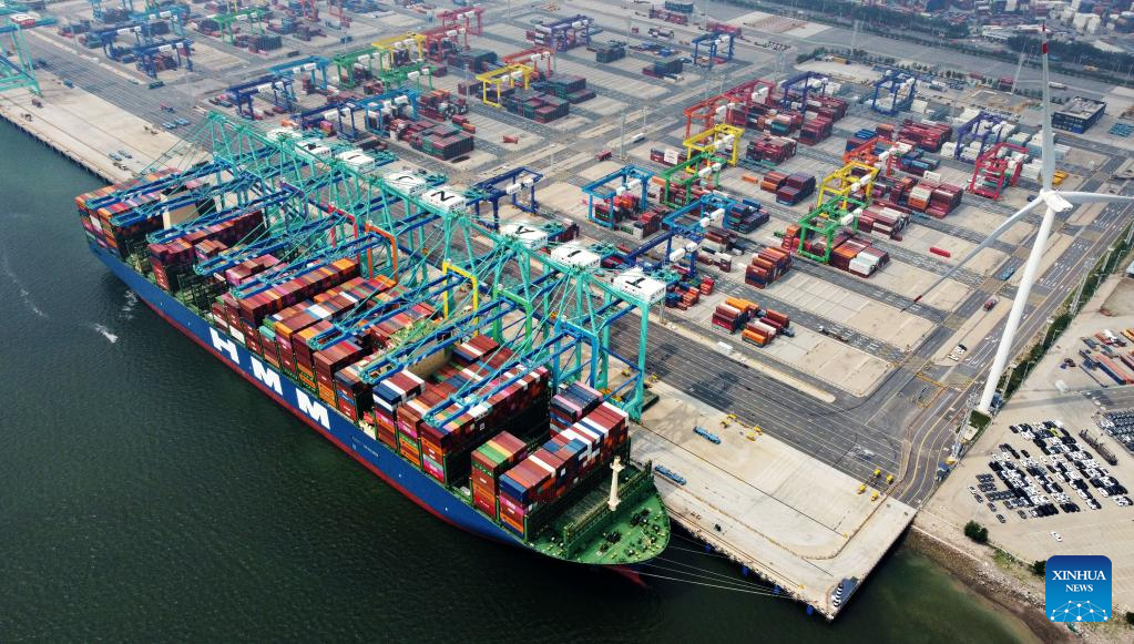 China's Tianjin Port posts record container throughput in H1-Xinhua
