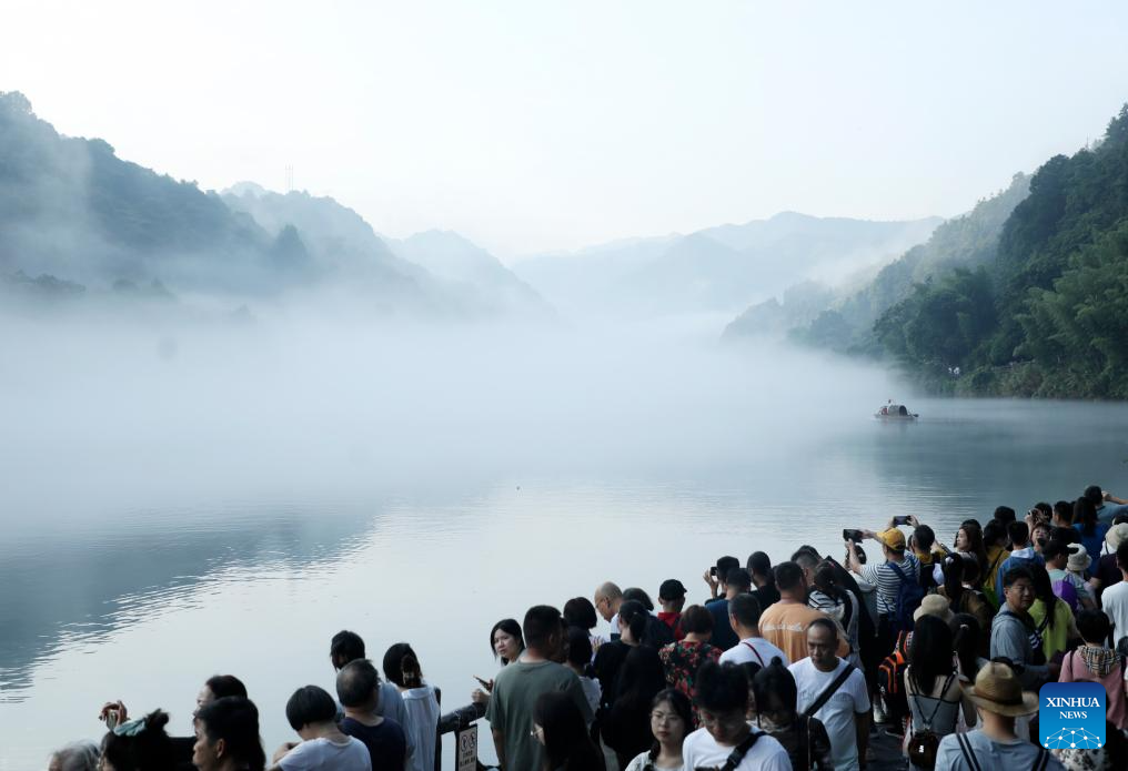 Tourists visit Dongjiang Lake scenic spot in Hunan-Xinhua