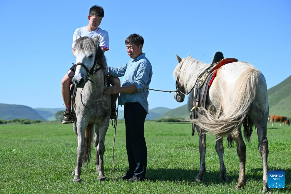 Pic story: herdsman's summer life in Horqin Right Wing Front Banner, N ...