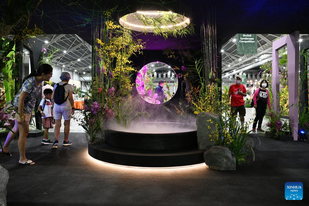 People visit orchid show during 14th Asia Pacific Orchid Conference in ...