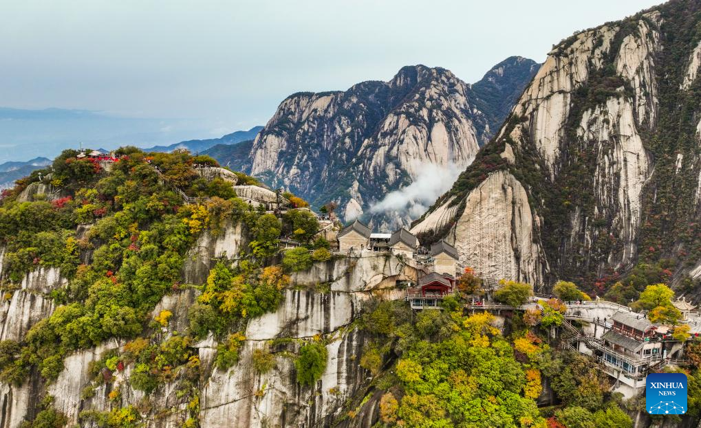 People visit Mount Huashan in NW China's Shaanxi -Xinhua