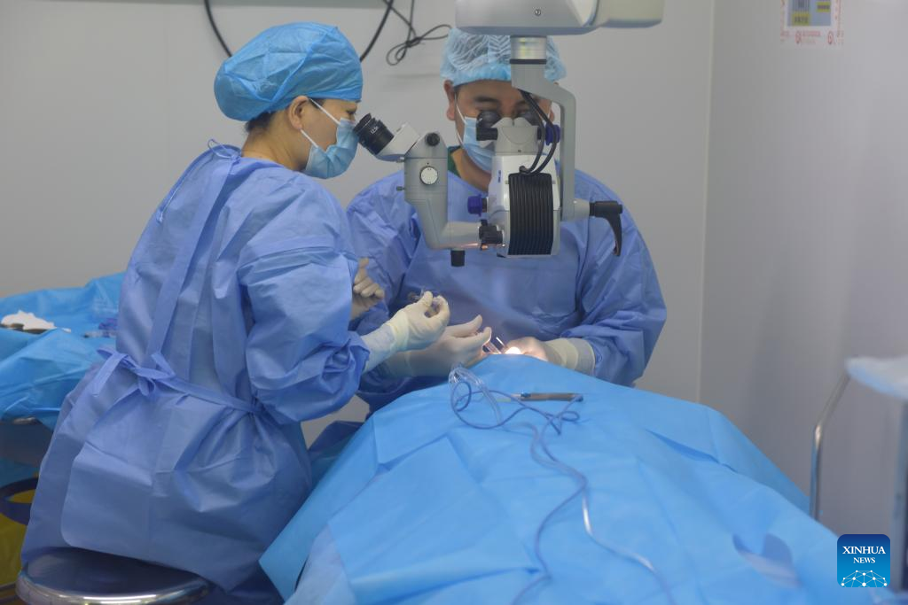 Feature: Chinese doctors help restore eyesight for cataract patients in ...