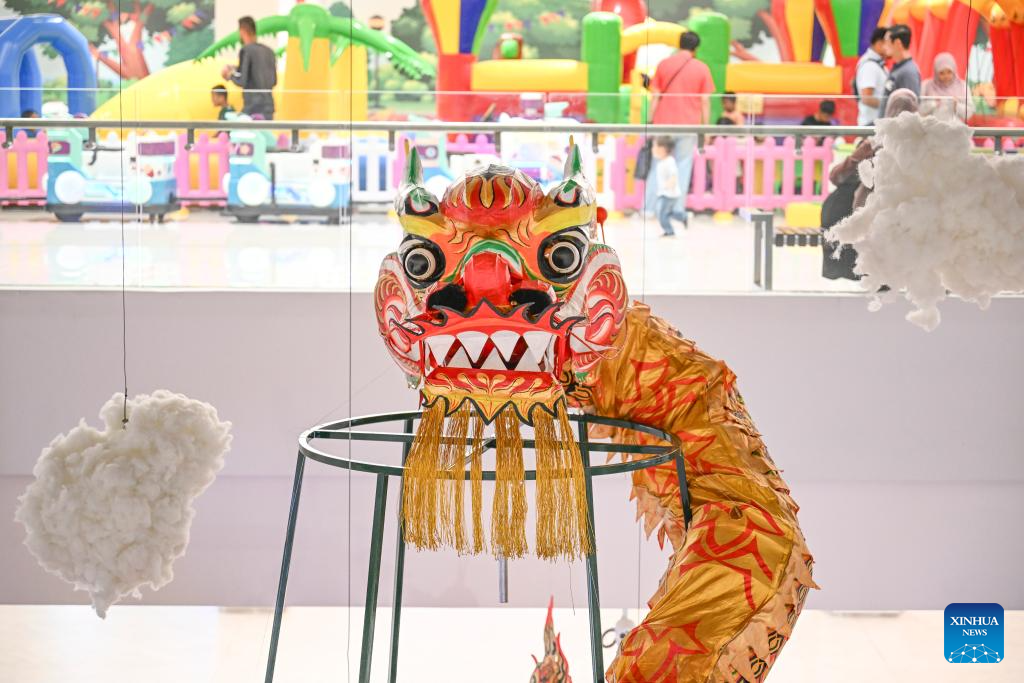 Dragon dance performance held in Malaysia-Xinhua