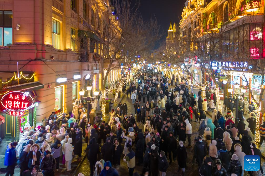 Central Street in Harbin wows tourists with ice, snow sculptures during ...
