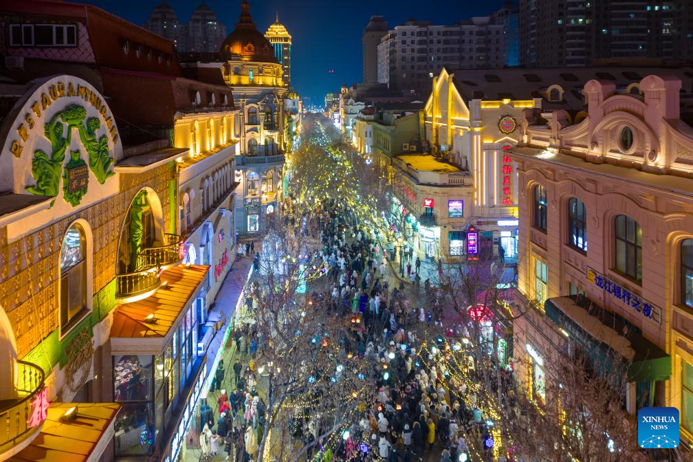 Central Street in Harbin wows tourists with ice, snow sculptures during ...