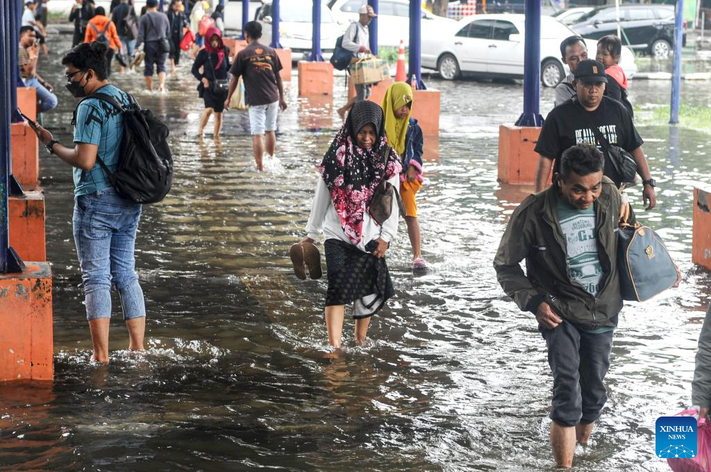 Flood hits Sidoarjo, Indonesia-Xinhua