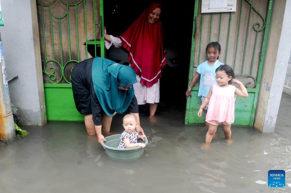 Flood hits Sidoarjo, Indonesia-Xinhua