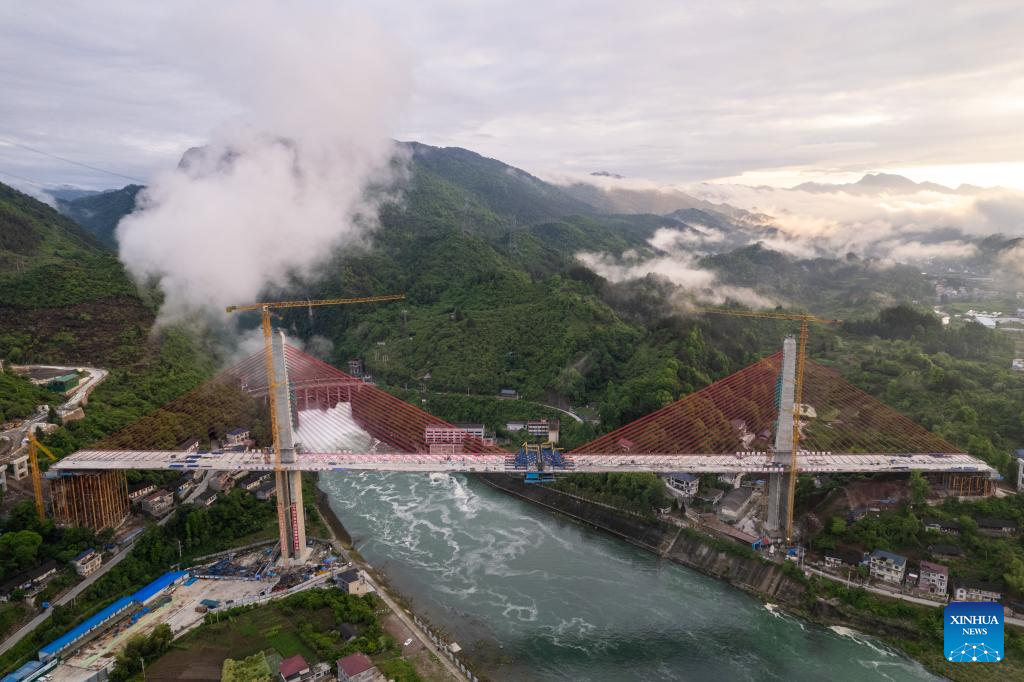 Closure of Shuaixiang grand bridge completed in Zhangjiajie, C China's ...