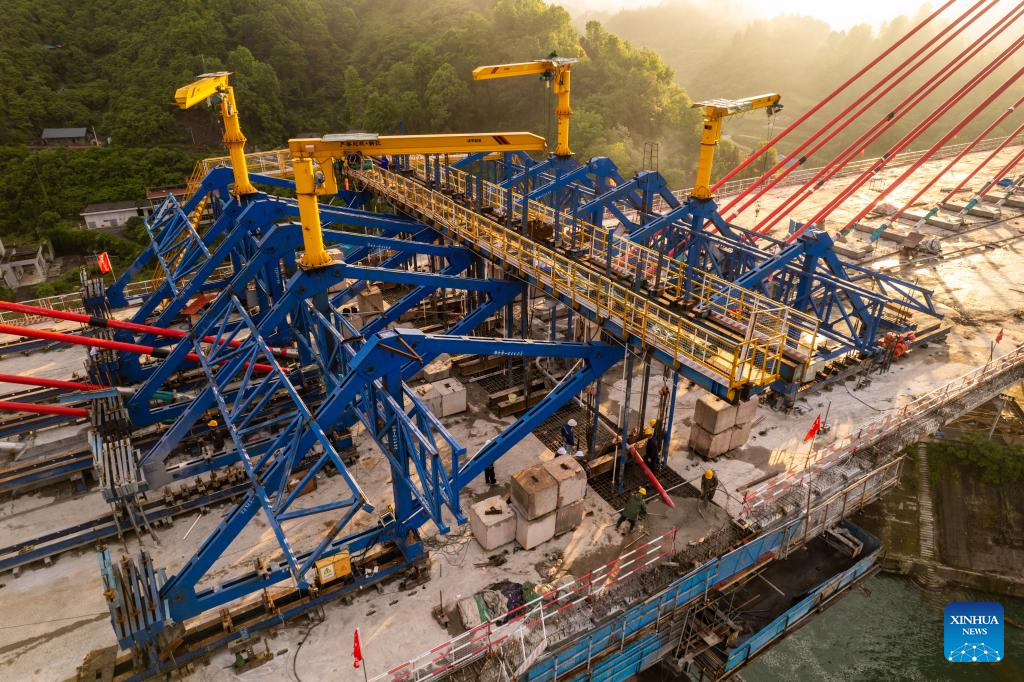 Closure of Shuaixiang grand bridge completed in Zhangjiajie, C China's ...