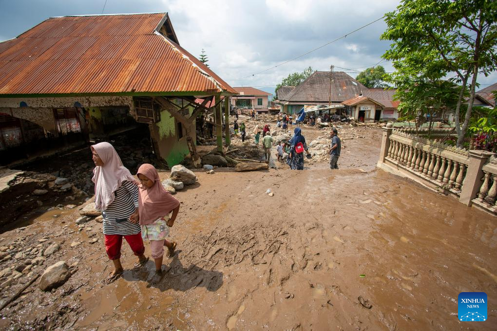 34 killed as lava floods hit Indonesia's West Sumatra-Xinhua