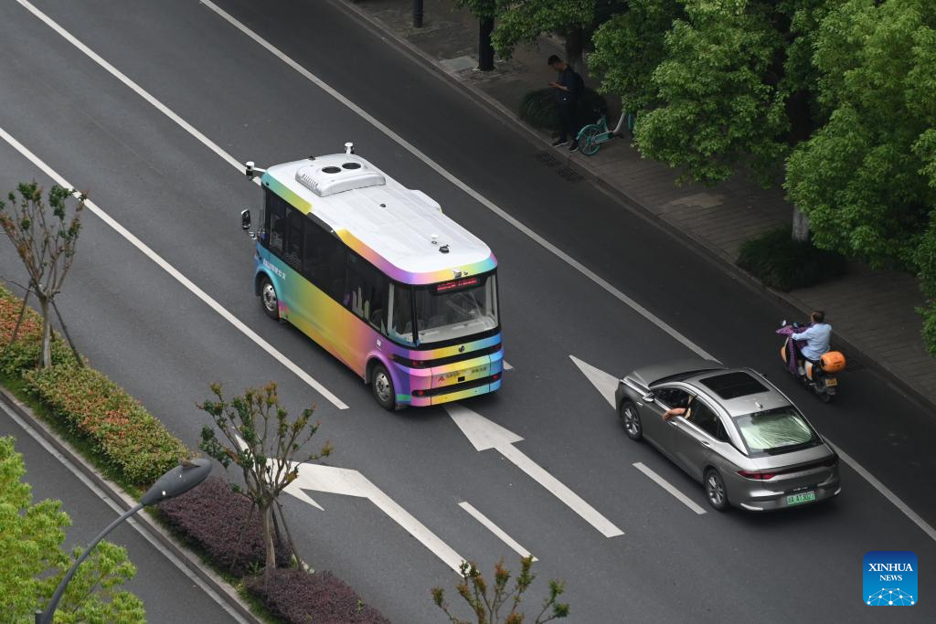 Free ride available on autonomous driving bus route in Hangzhou-Xinhua