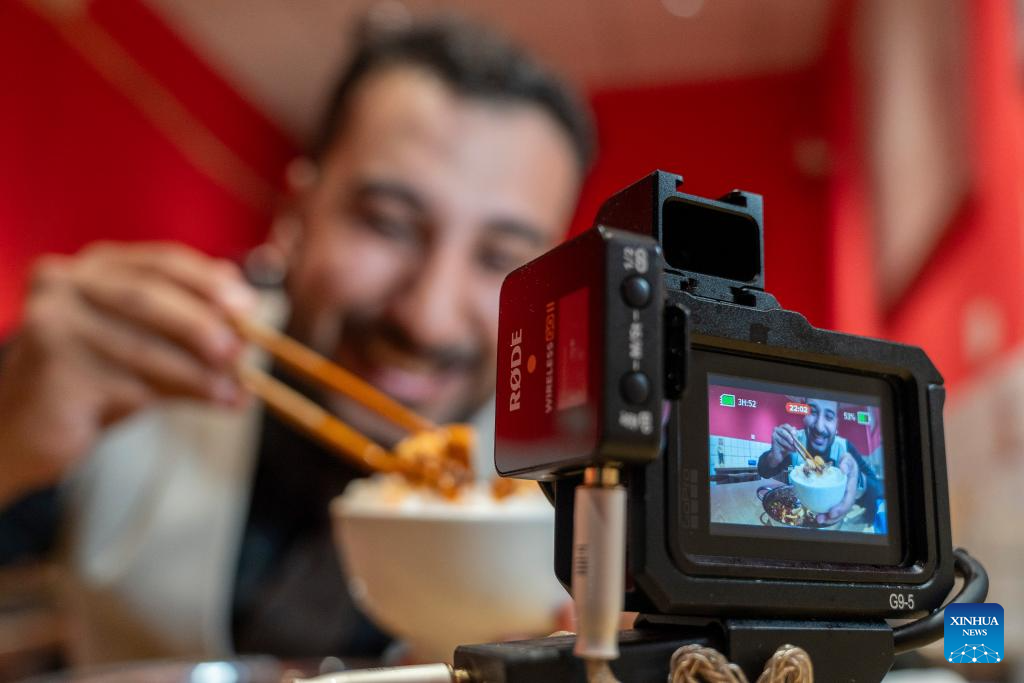 Iraqi food vlogger gains millions of fans in China-Xinhua