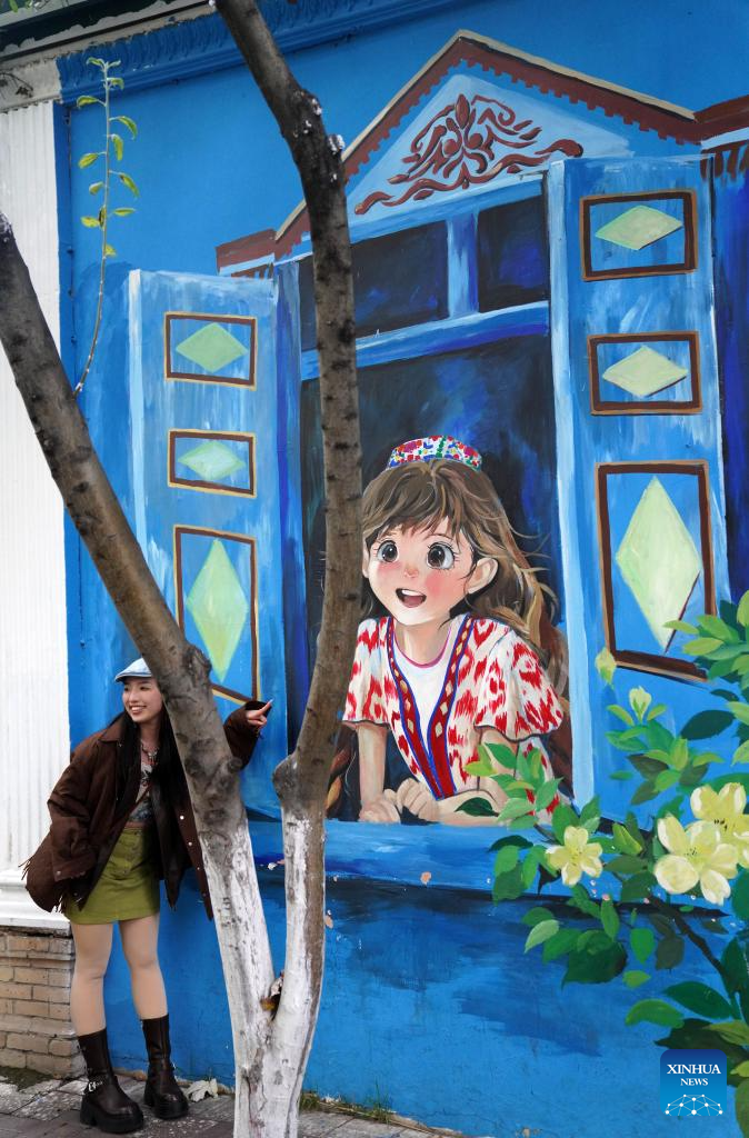 Historic Liuxing Street in Yining attracts tourists with unique charm-Xinhua