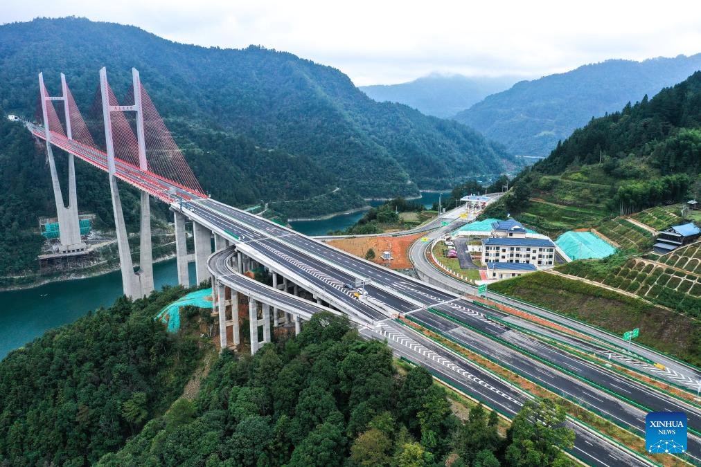 Expressway in SW China's Guizhou to begin trial operations-Xinhua
