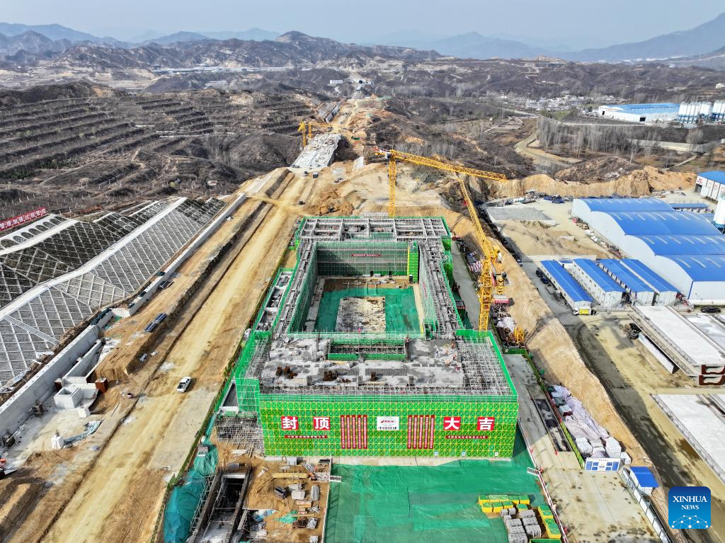 Main structure of Fuping Railway Station capped in Hebei, N China-Xinhua