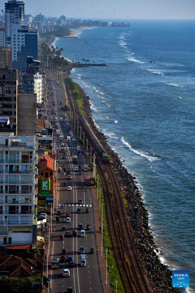 In pics: coastal railway line by sea in Colombo, Sri Lanka-Xinhua