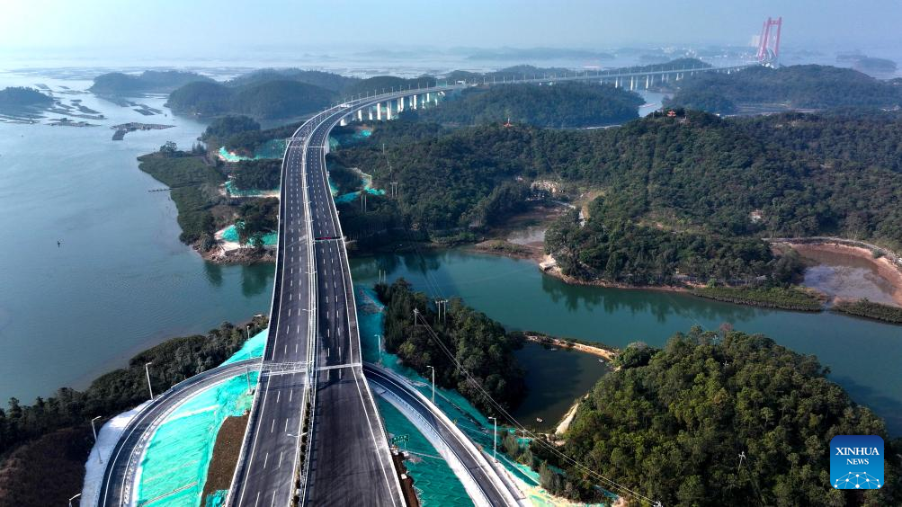 Longest cross-sea bridge in China's Guangxi opens to traffic-Xinhua