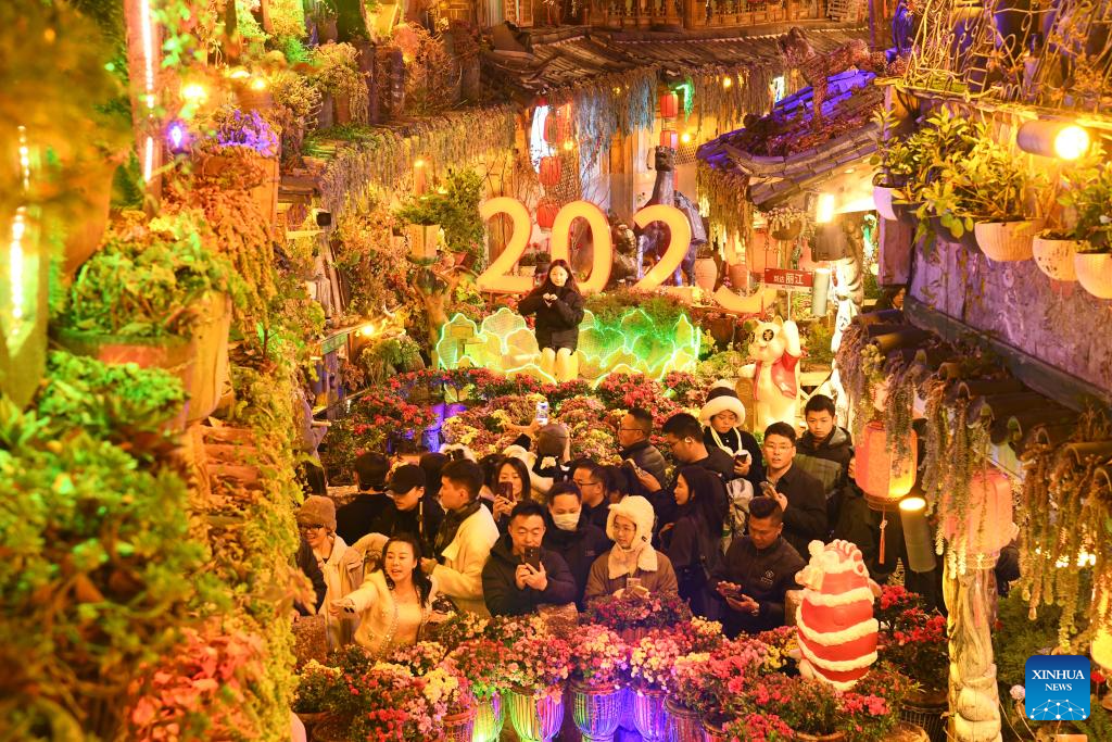 People enjoy various activities across China during Spring Festival-Xinhua