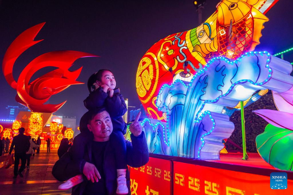 People enjoy various activities across China during Spring Festival-Xinhua