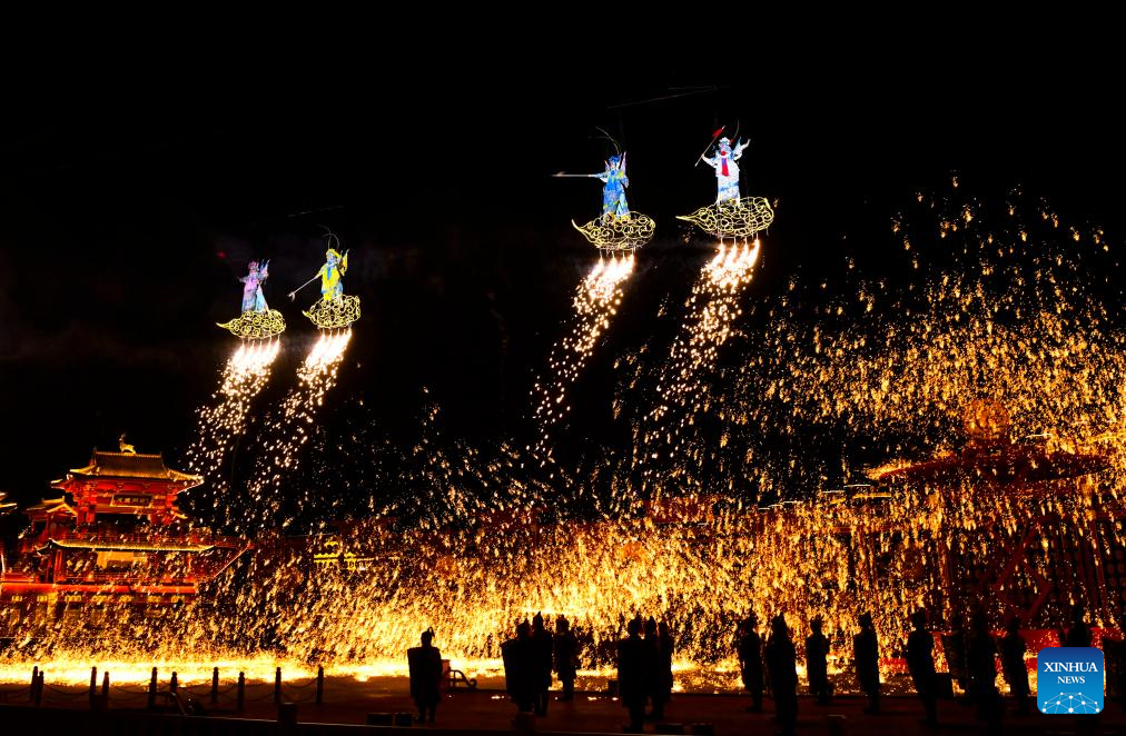 People enjoy various activities across China during Spring Festival-Xinhua