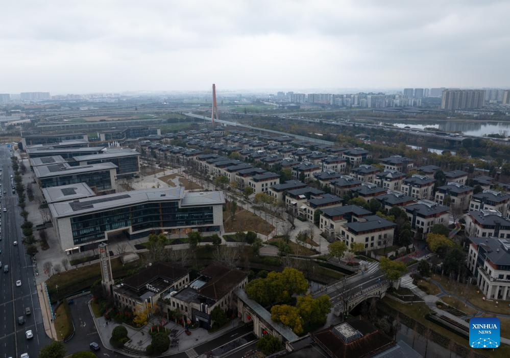 People visit company producing "Ne Zha 2" in Chengdu-Xinhua