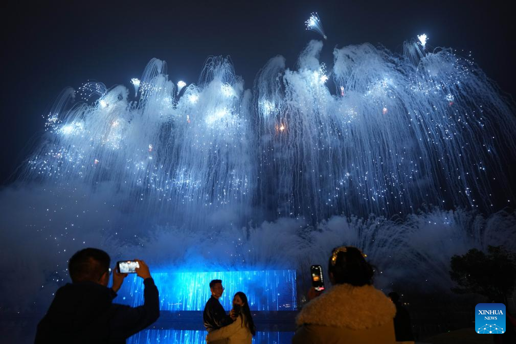 Fireworks show staged in Liuyang City, China's Hunan-Xinhua