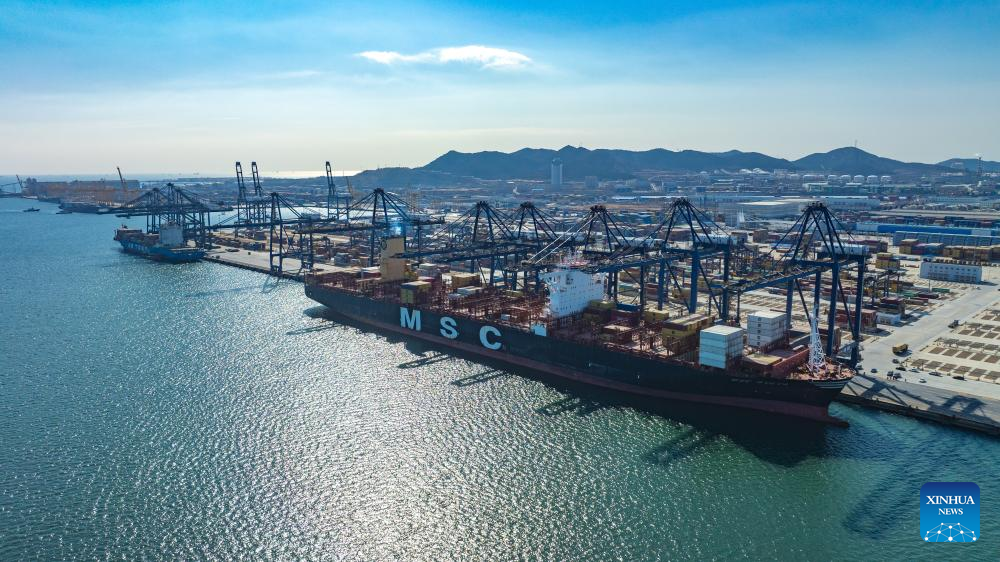 New container shipping route connects Dalian with the Mediterranean-Xinhua