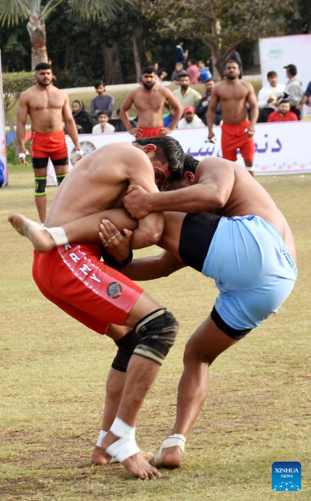 Pehlwani wrestling match held in Lahore, Pakistan-Xinhua