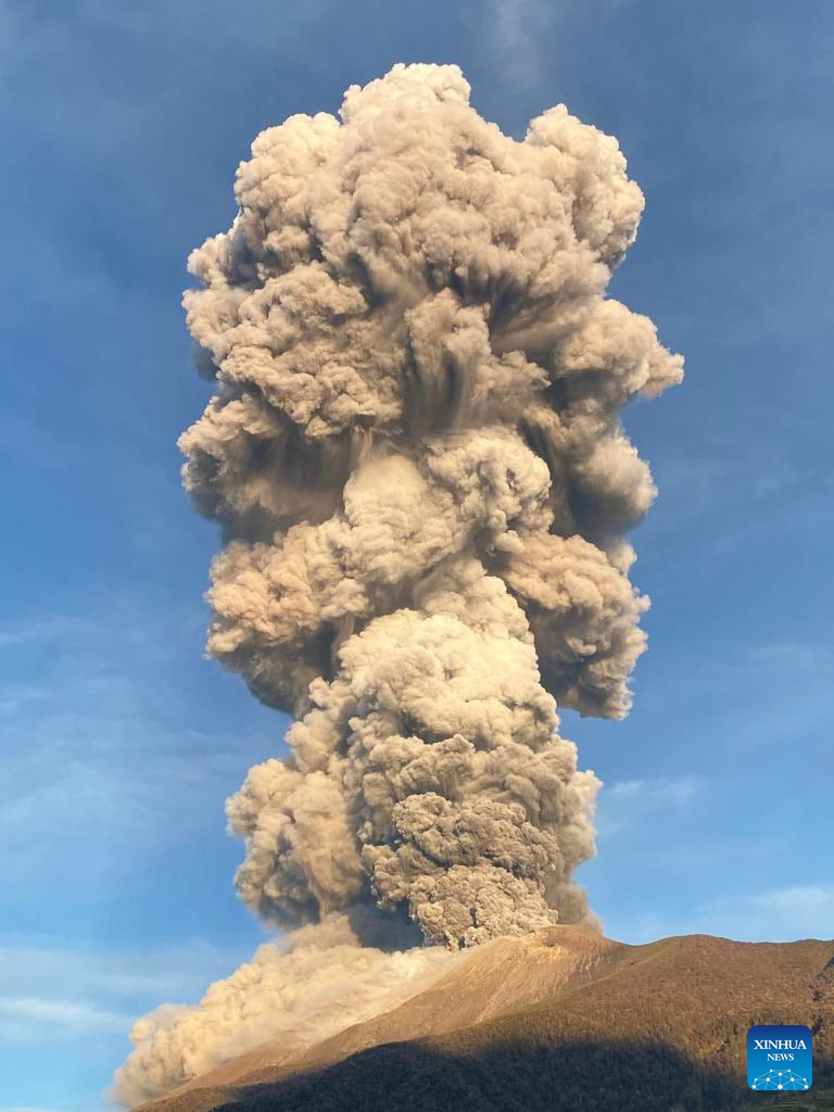 Explosive eruption rocks Mount Kanlaon volcano in central Philippines-Xinhua