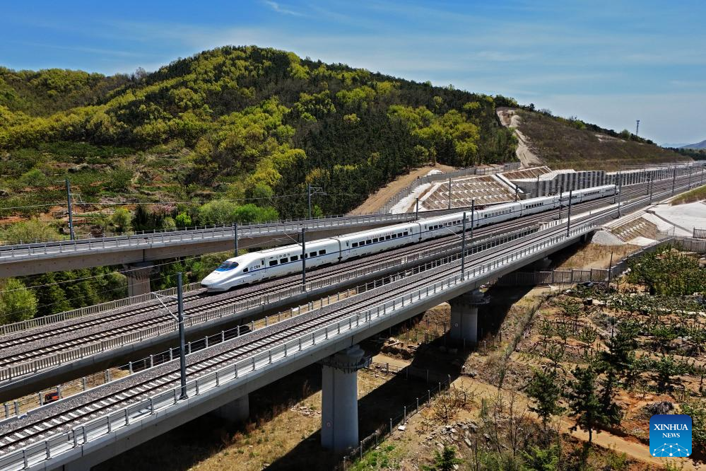 China to handle 144 mln railway passenger trips over May Day holiday-Xinhua