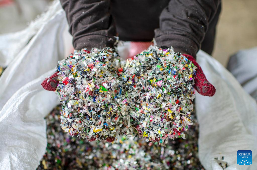 Indonesia's plastic waste industry becomes model for economic growth ...